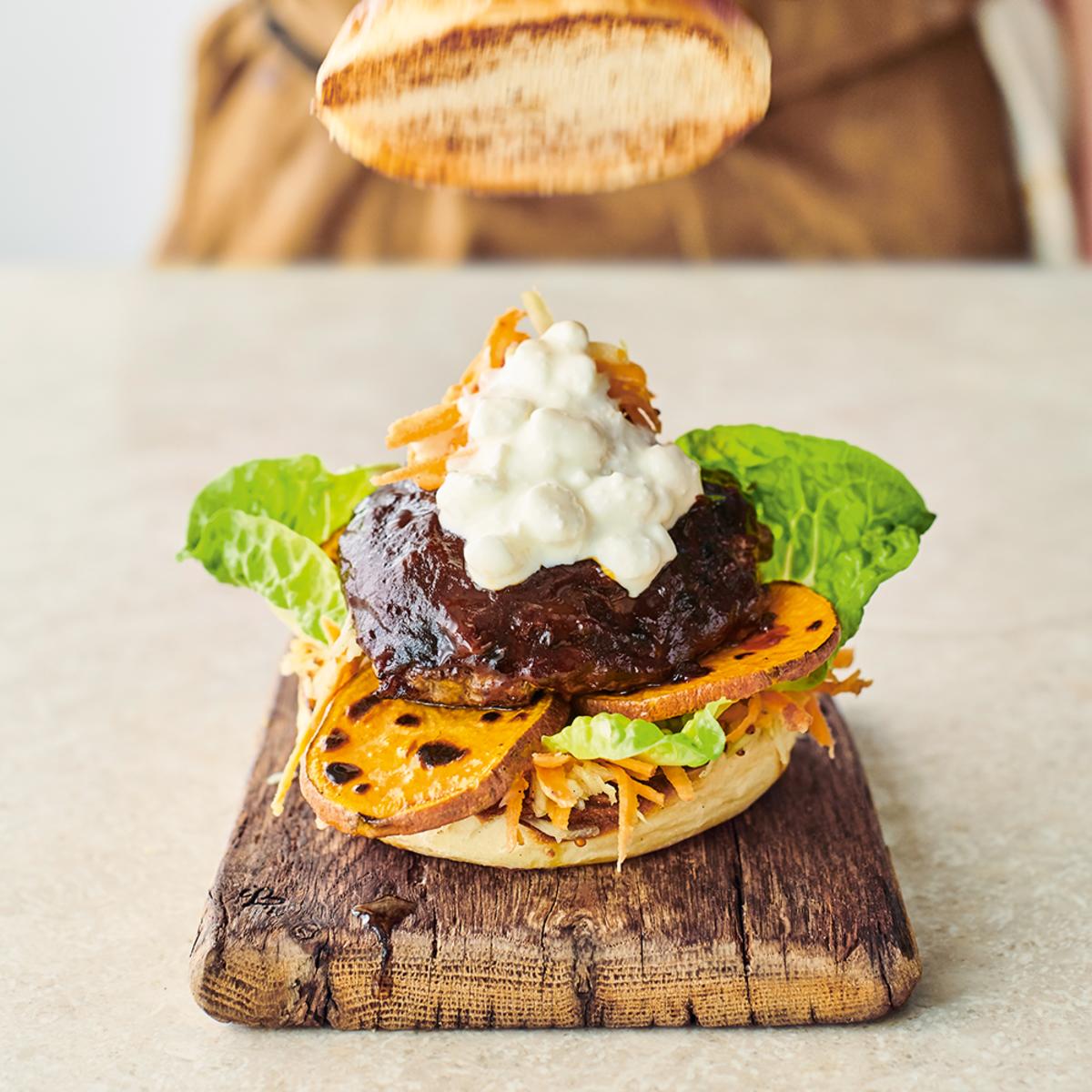 Jamie Oliver: 7 Mal anders - Folge 15 - Süßkartoffel-Burger Jamie Oliver: 7 Mal anders - Folge 15 - Süßkartoffel-Burger